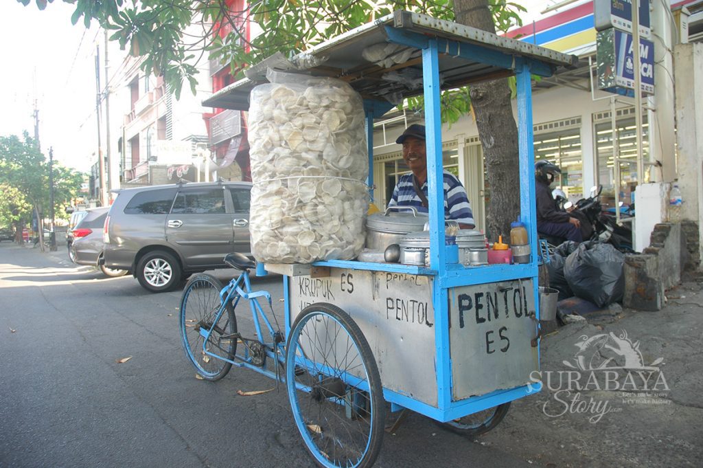 Es Godir dan Krupuk Upil Surabaya - Surabayastory.com